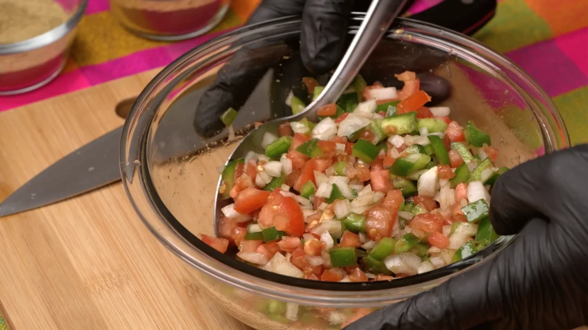 Preparando Chimol o Pico de Gallo – RedHonduras - El referente de Honduras